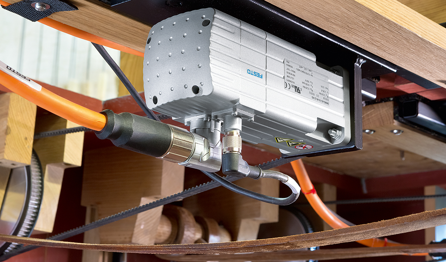 Automatic movement of bellows with electric motors