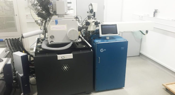 Controller-drivers steer stepper-motor-driven sample-transfer machine